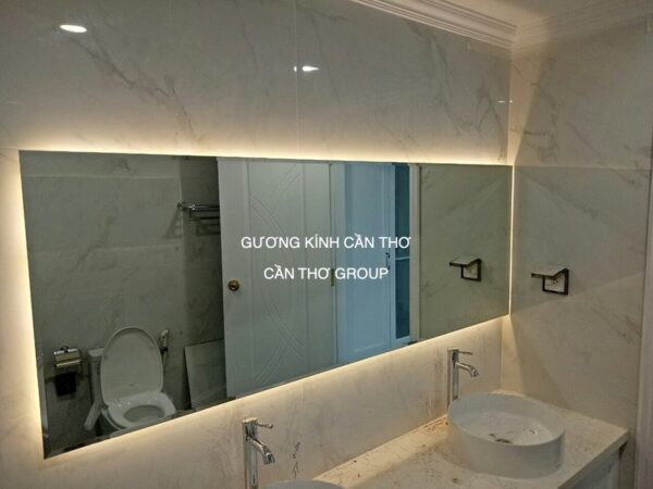 GƯƠNG CÓ GẮN ĐÈN LED CẢM ỨNG TẠI CẦN THƠ